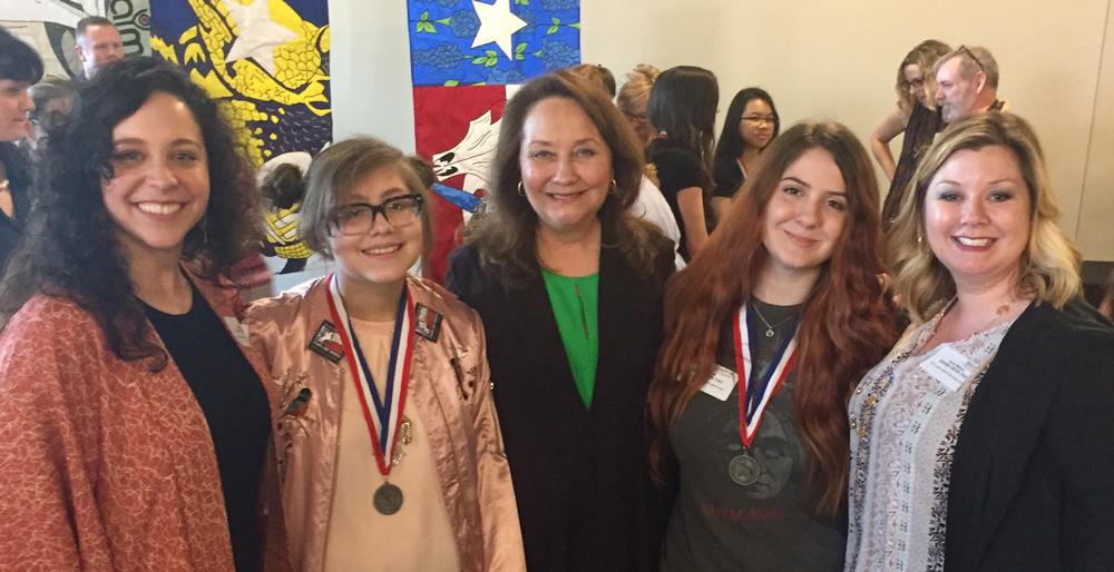 ezTaskTitanium Communicator